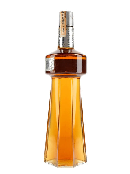 McGuinness Distillers' CN Tower Blended Canadian Whisky - Distilled 19 ...